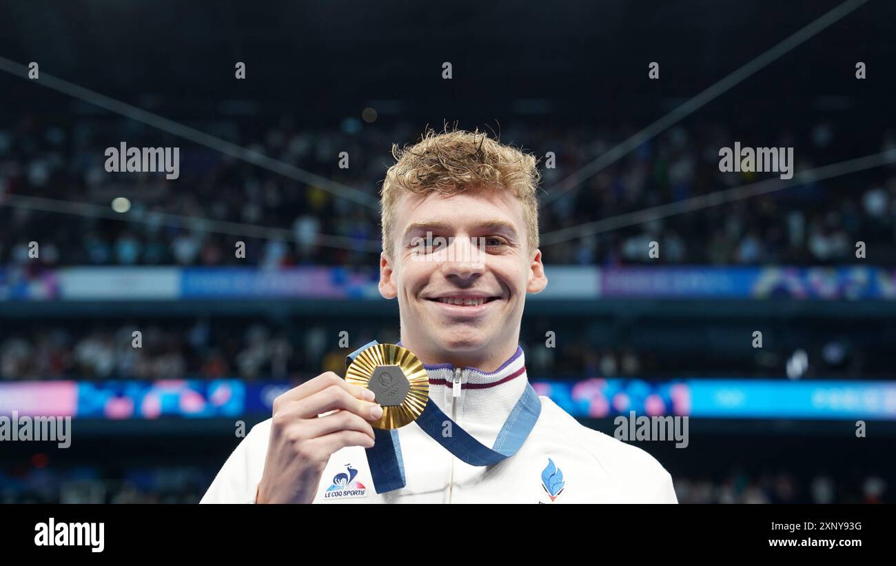 Léon marchand gold paris hi-res stock photography and images - Alamy