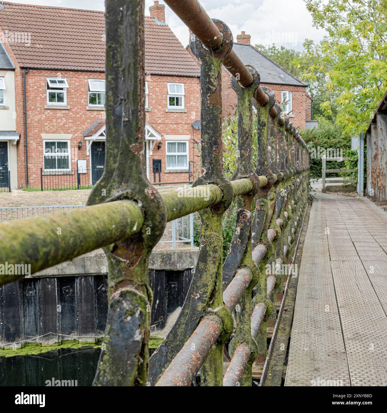 Moss covered bridge hi-res stock photography and images - Alamy