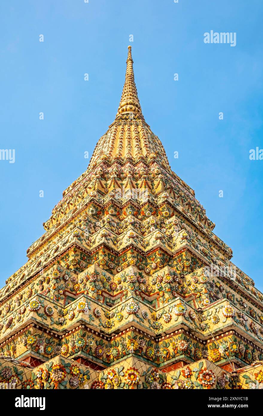 Architectural detail, chedi stupa, Wat Pho complex, Bangkok, Thailand ...