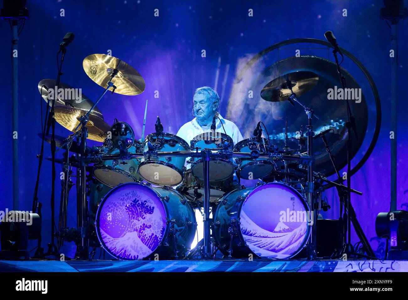 Nick Mason (drummer of Pink Floyd) live on Nick Mason's Saucerful of ...