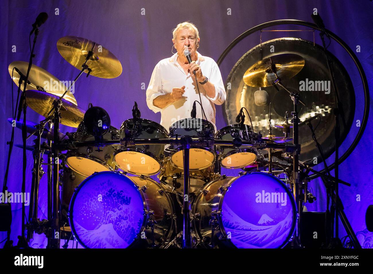 Nick Mason (drummer of Pink Floyd) live on Nick Mason's Saucerful of ...