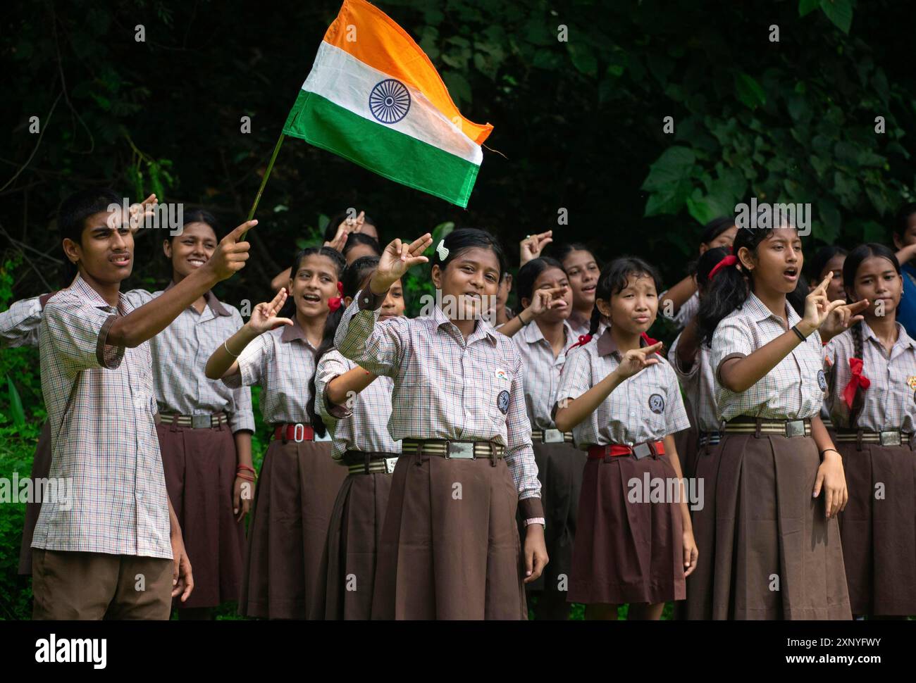 Students of Govt. Deaf And Dumb School sings patriotic song in sign ...