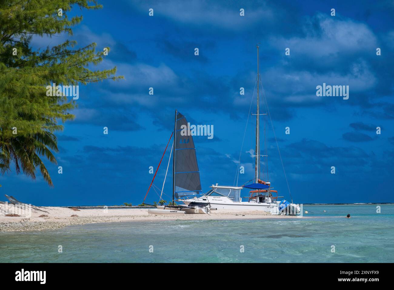 Boats on sandbank, Tikehau, Atoll, Tuamotu Archipelago, Tuherahera ...
