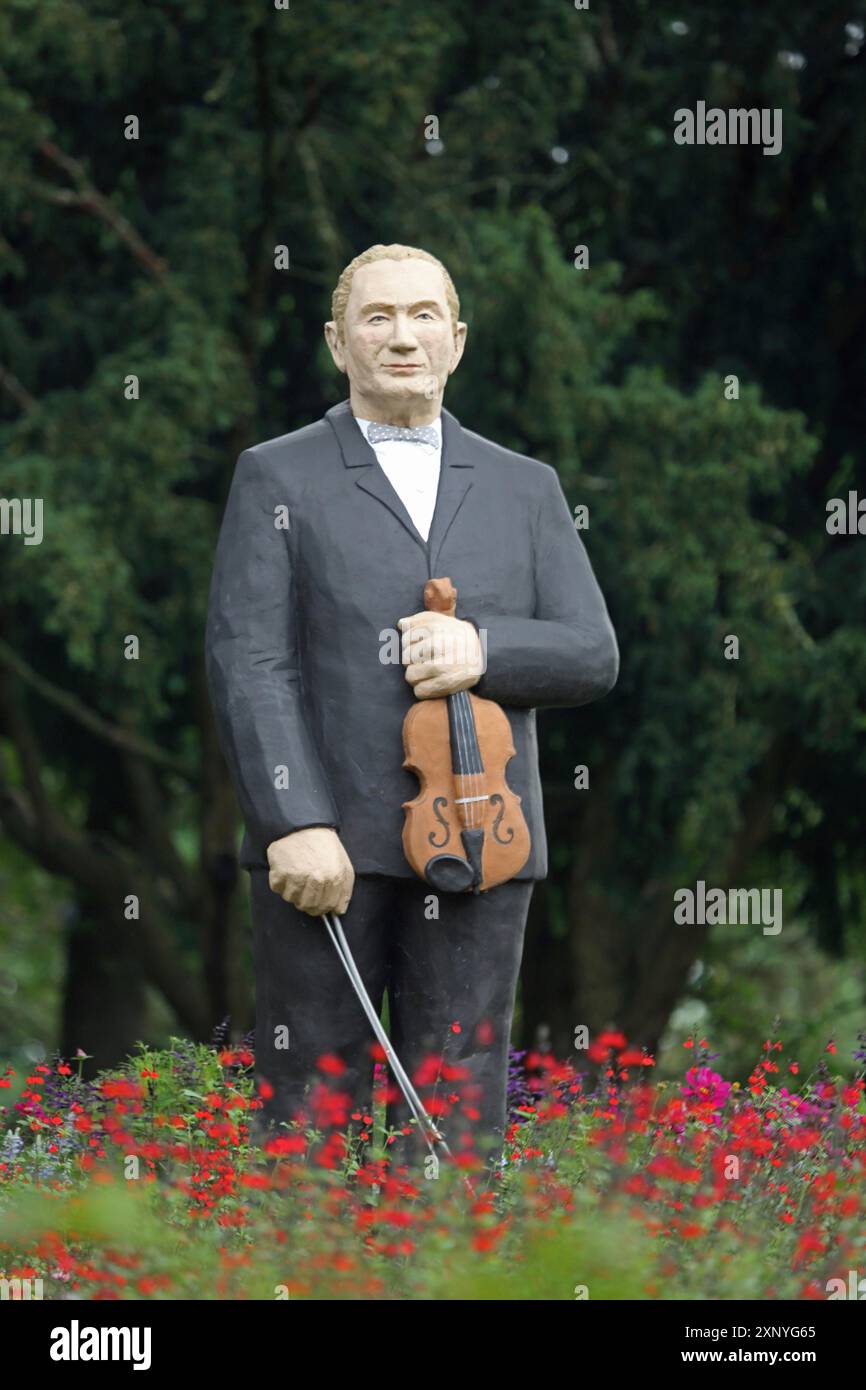 Sculpture and memorial to violinist Adolf bush by Christel Lechner 2017 ...