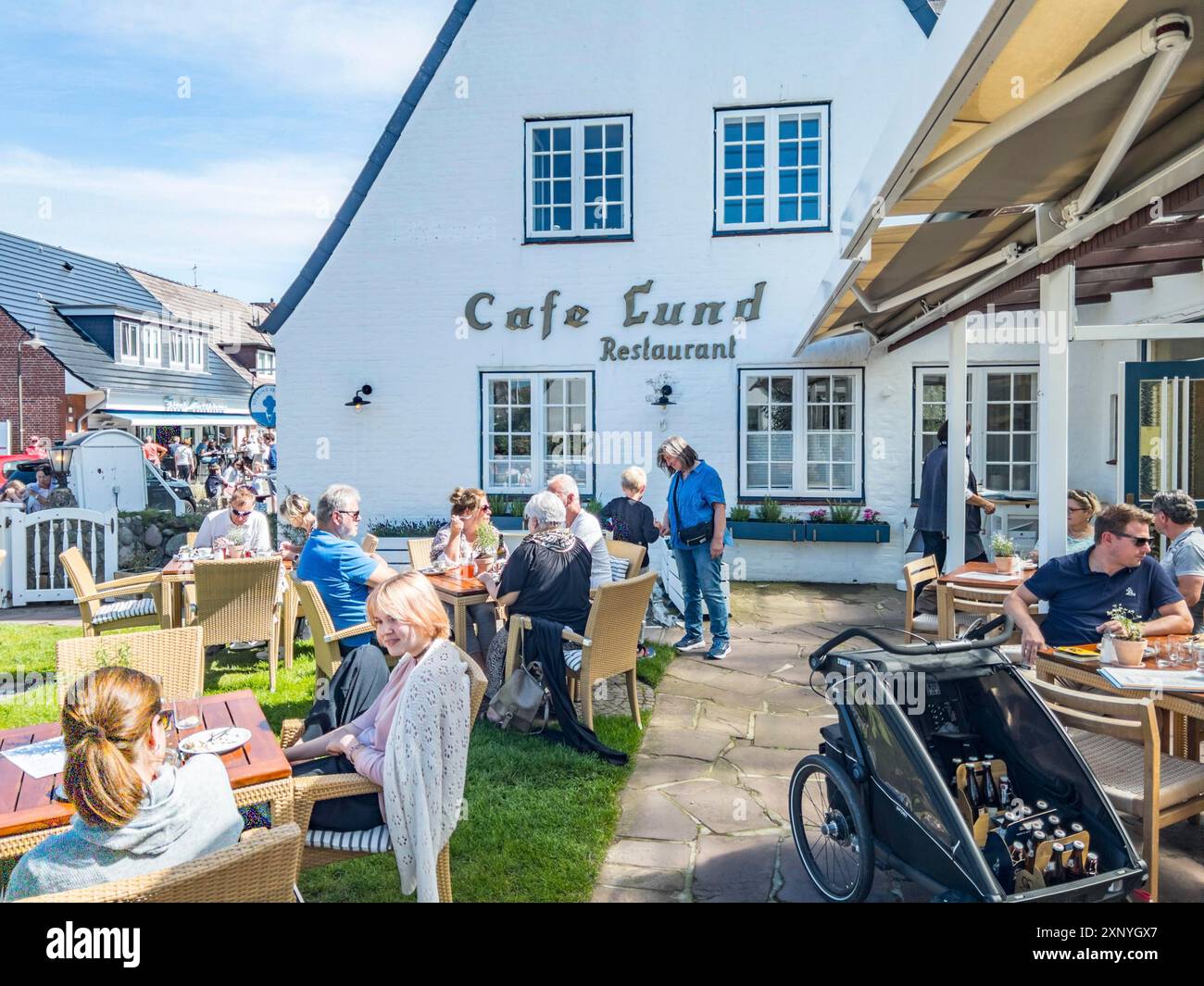 Guest garden, Cafe Lund, Hoernum, Sylt Stock Photo - Alamy