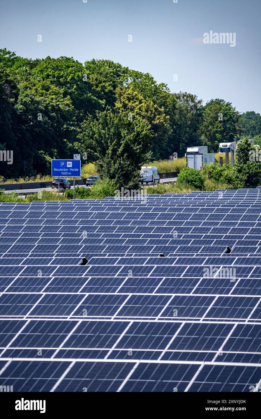 Solar park near Neukirchen-Vluyn, along the A40 motorway, over 10, 000 ...