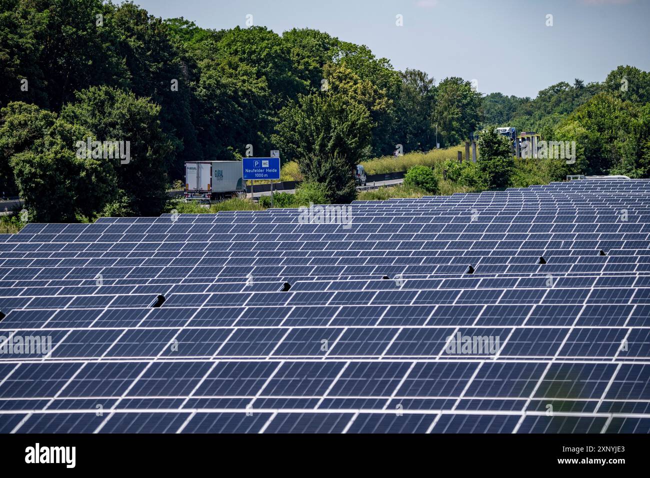 Solar park near Neukirchen-Vluyn, along the A40 motorway, over 10, 000 ...
