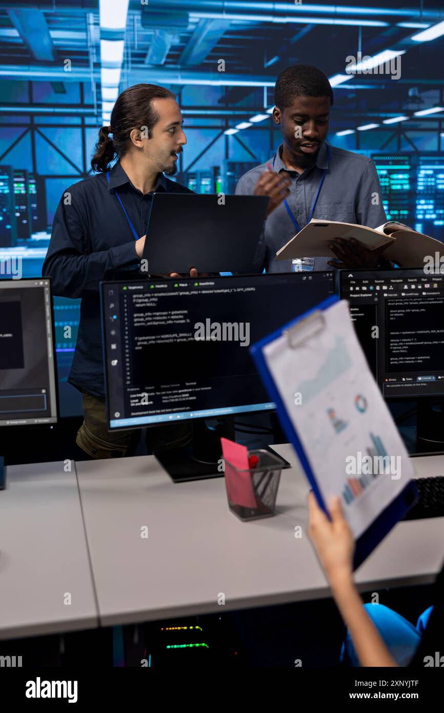 Supervisor server hub management hi-res stock photography and images ...