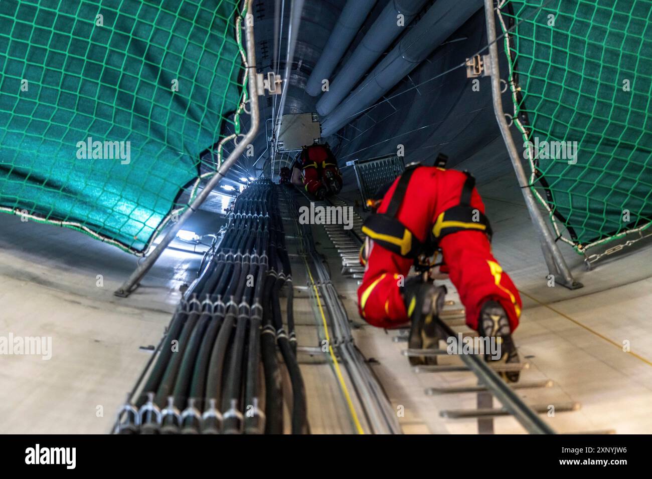 Height rescuers from the Oberhausen professional fire brigade practise ...