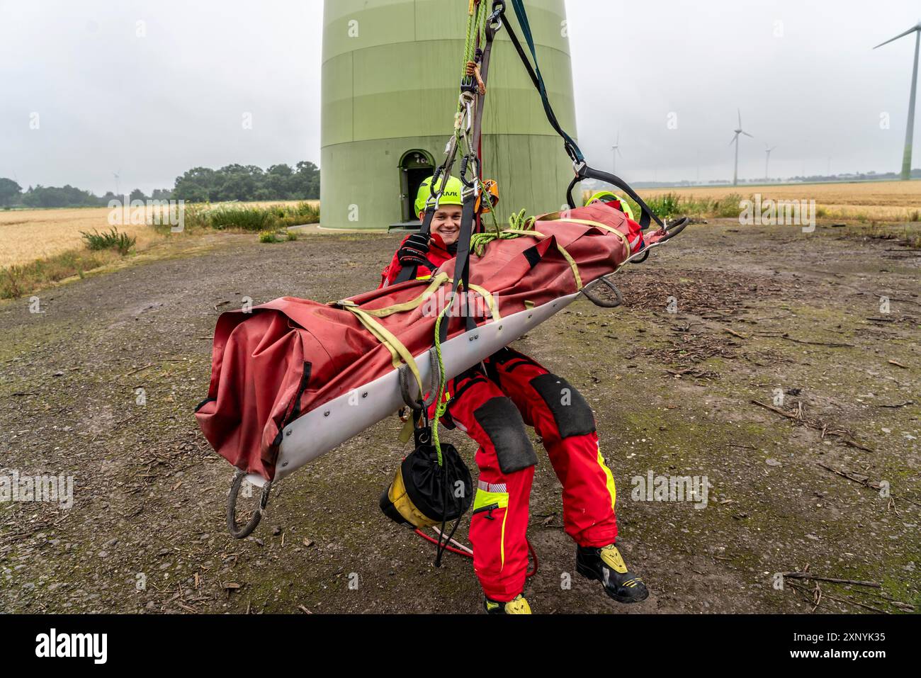 Height rescuers from the Oberhausen professional fire brigade practise ...