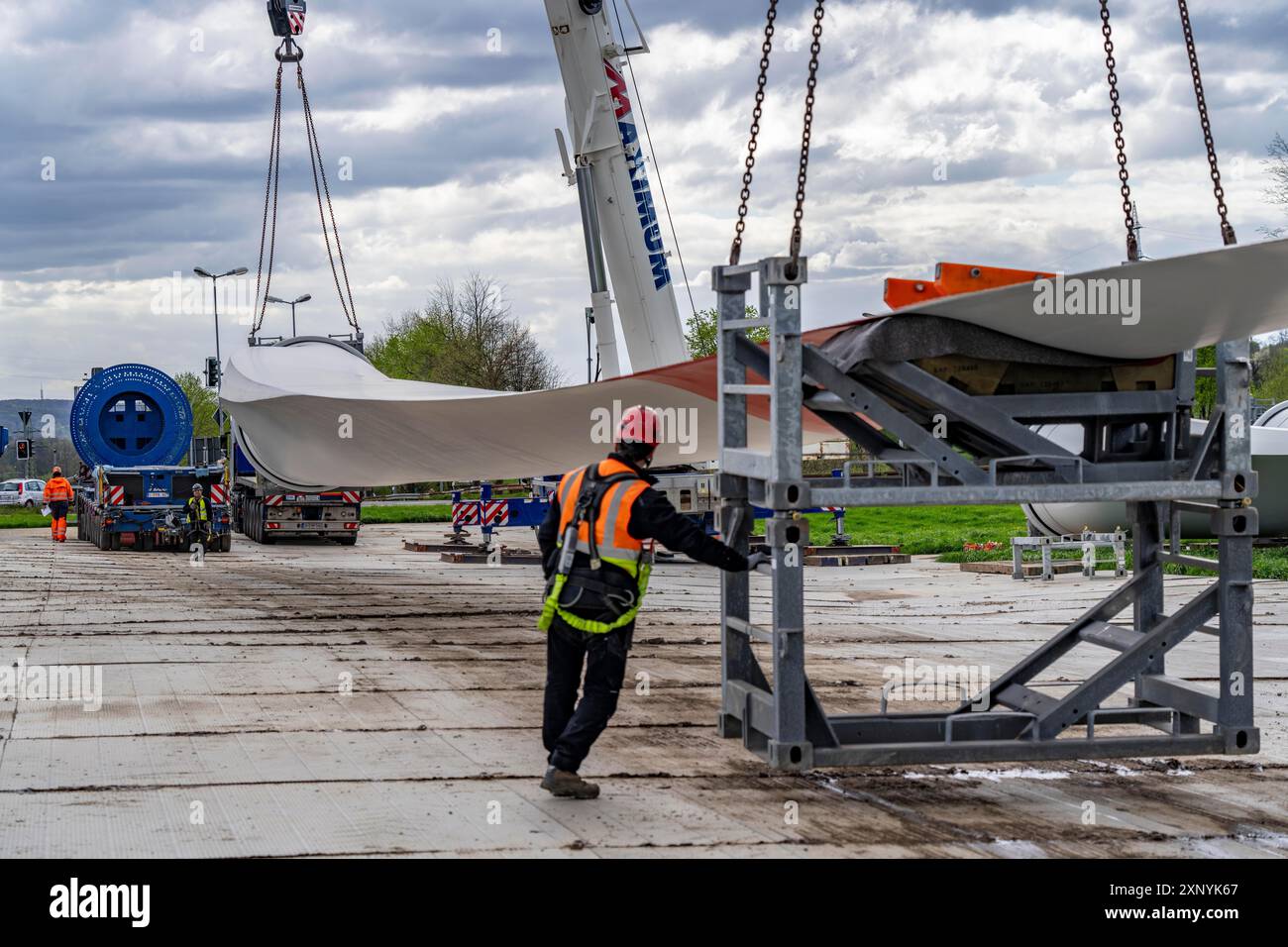 Preparation for the transport of a 68 metre long blade, a wind turbine ...