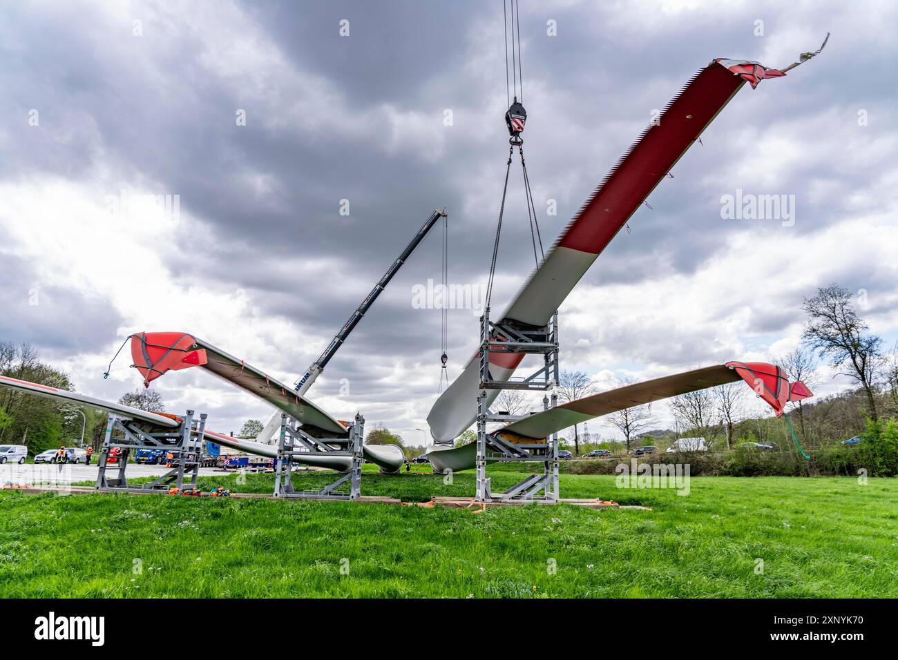 Preparation for the transport of a 68 metre long blade, a wind turbine ...