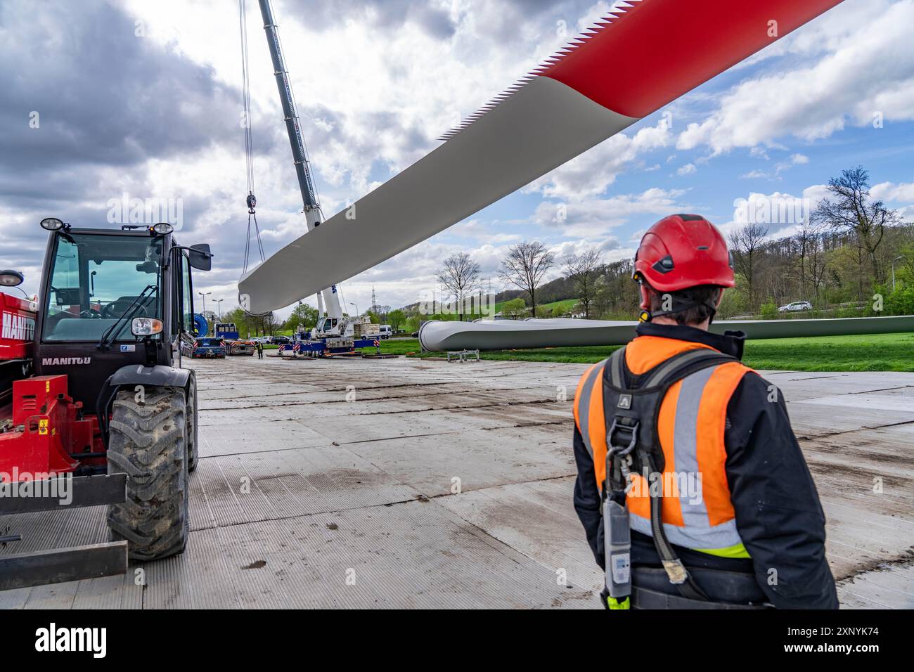 Preparation for the transport of a 68 metre long blade, a wind turbine ...