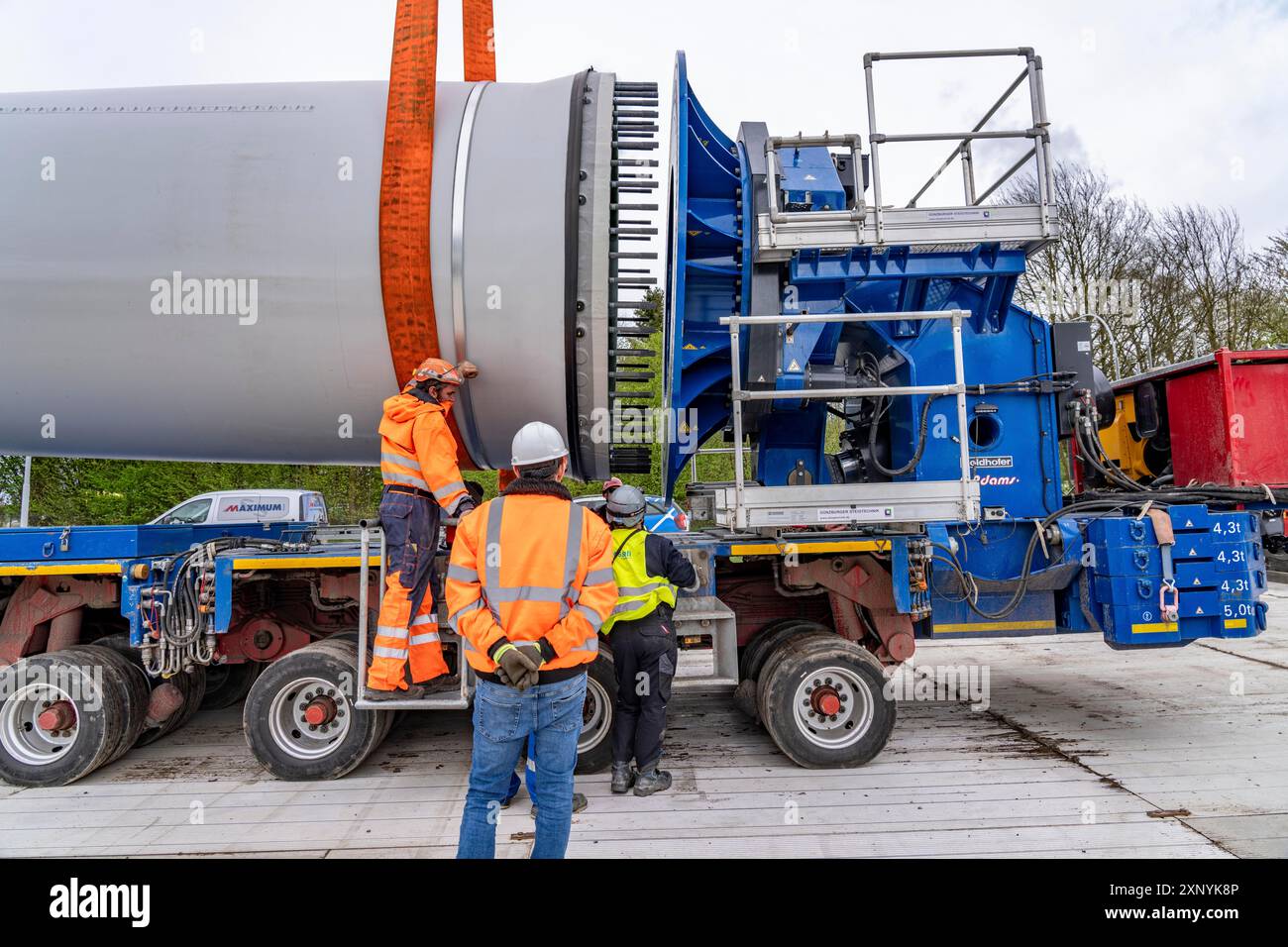 Preparation for the transport of a 68 metre long blade, a wind turbine ...