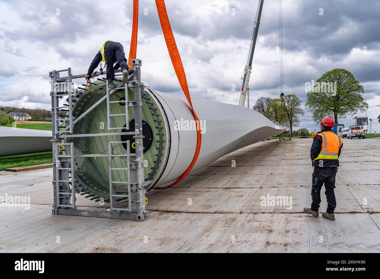 Preparation for the transport of a 68 metre long blade, a wind turbine ...