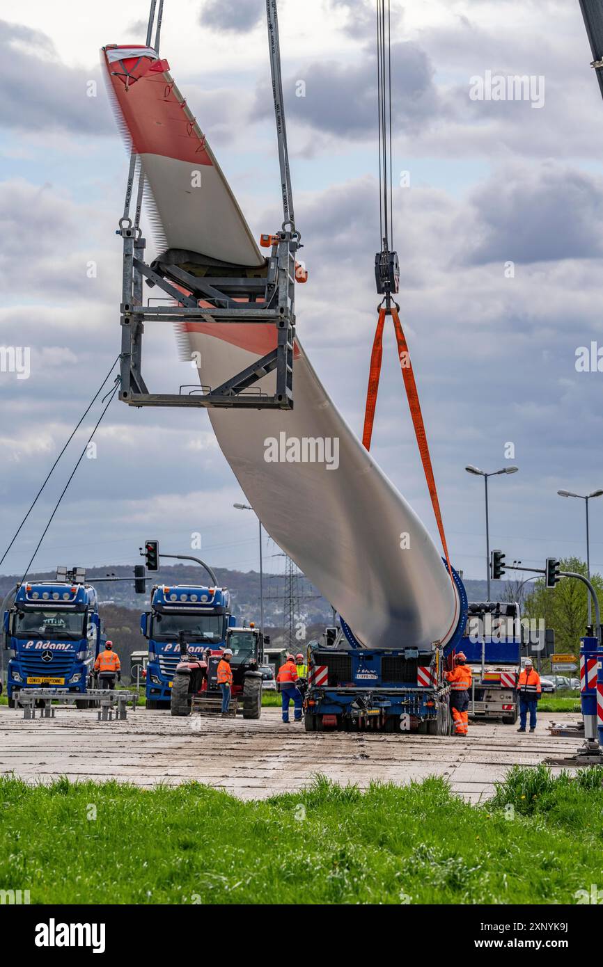 Preparation for the transport of a 68 metre long blade, a wind turbine ...