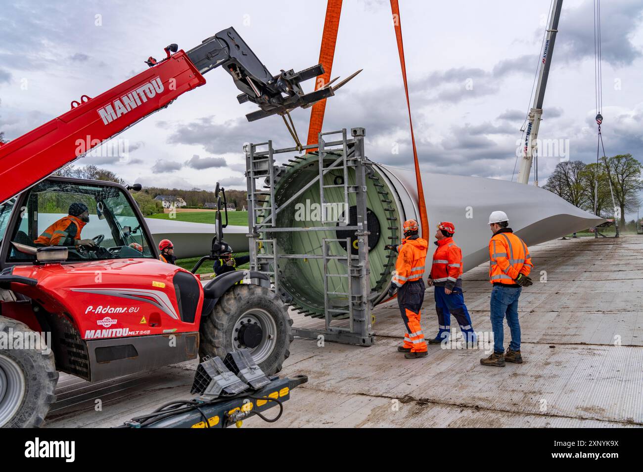 Preparation for the transport of a 68 metre long blade, a wind turbine ...