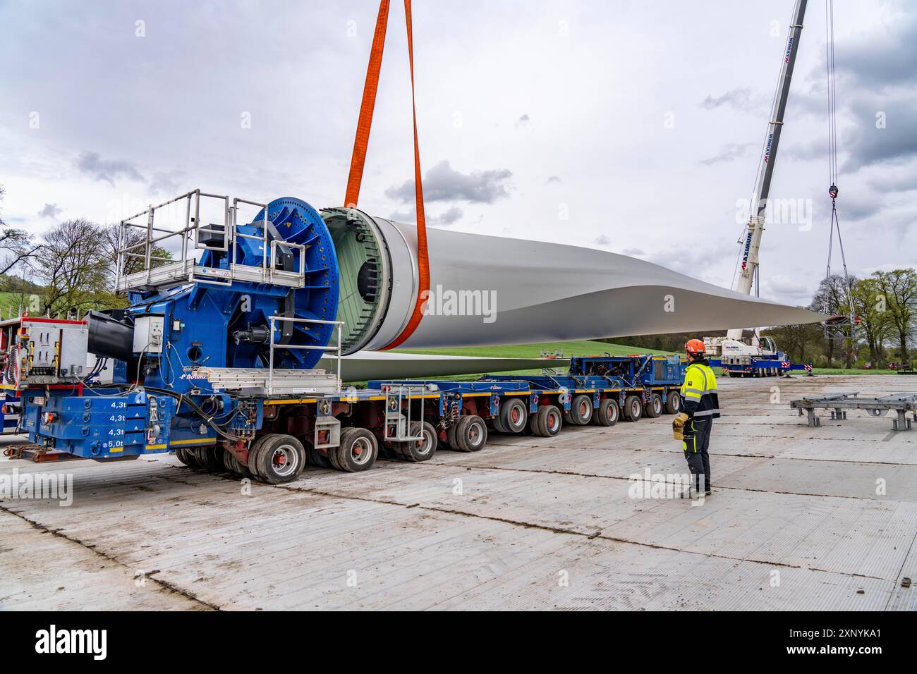 Preparation for the transport of a 68 metre long blade, a wind turbine ...