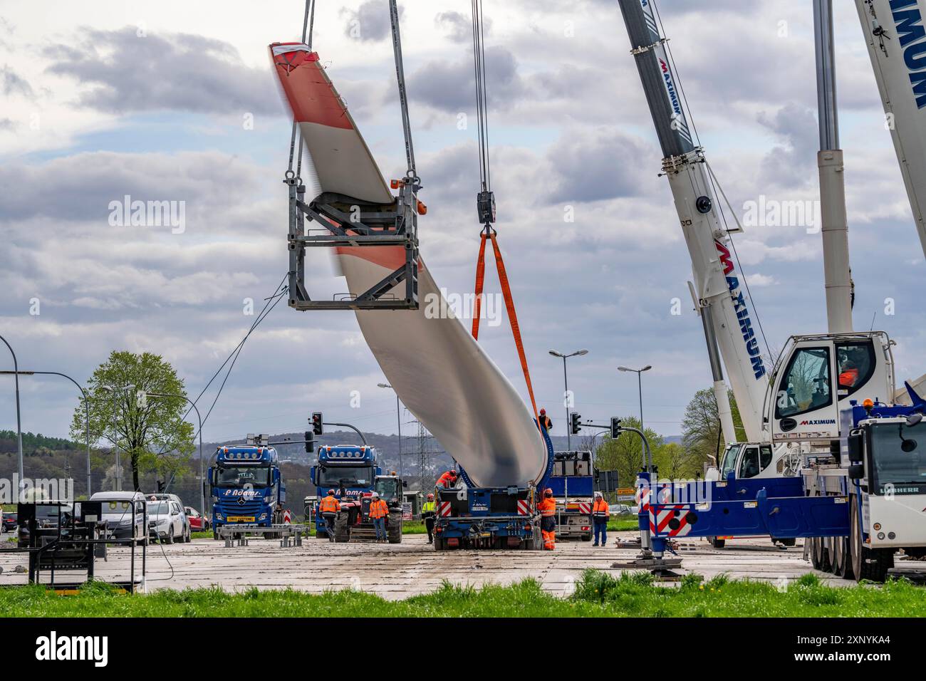 Preparation for the transport of a 68 metre long blade, a wind turbine ...