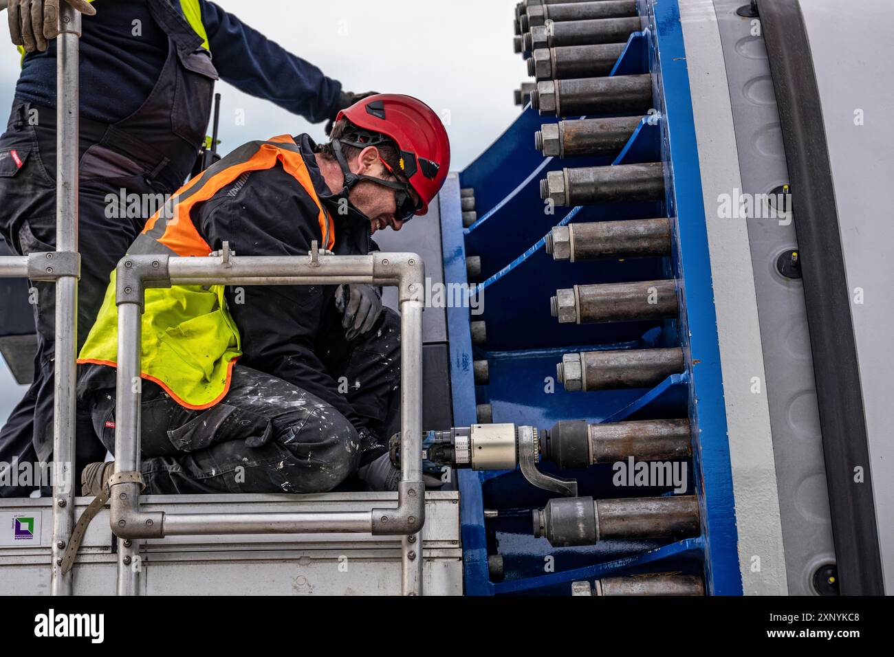 Preparation for the transport of a 68 metre long blade, a wind turbine ...