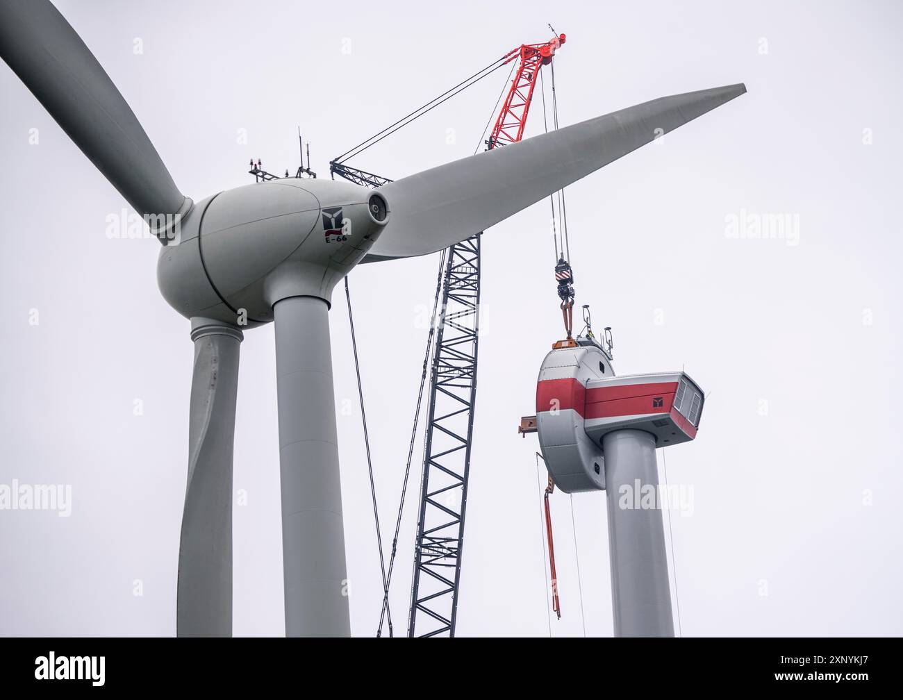 Erection of a wind turbine, wind energy plant, assembly of the ring ...