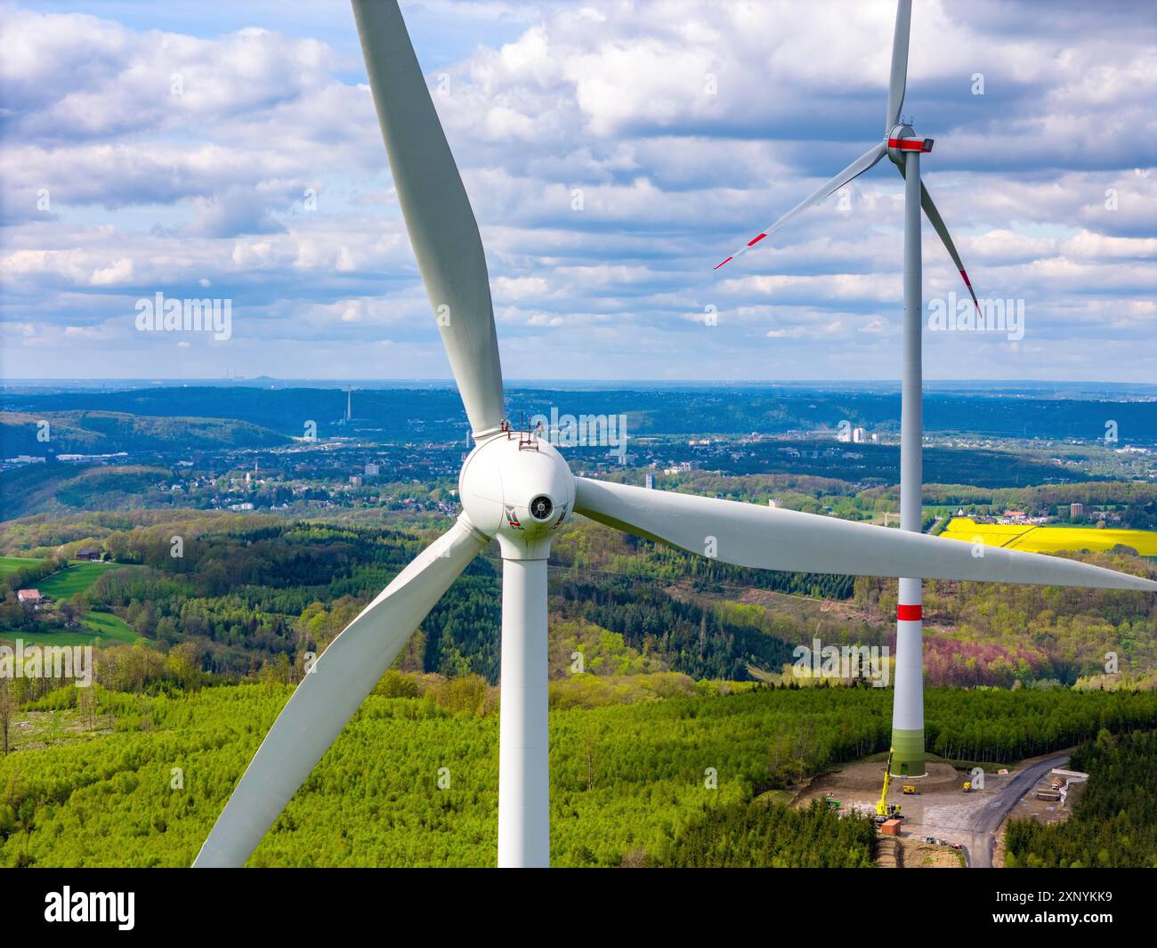 Erection of a wind turbine, wind energy plant, assembly of the ring ...