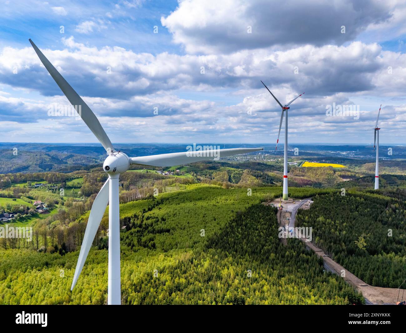 Erection of a wind turbine, wind energy plant, assembly of the ring ...