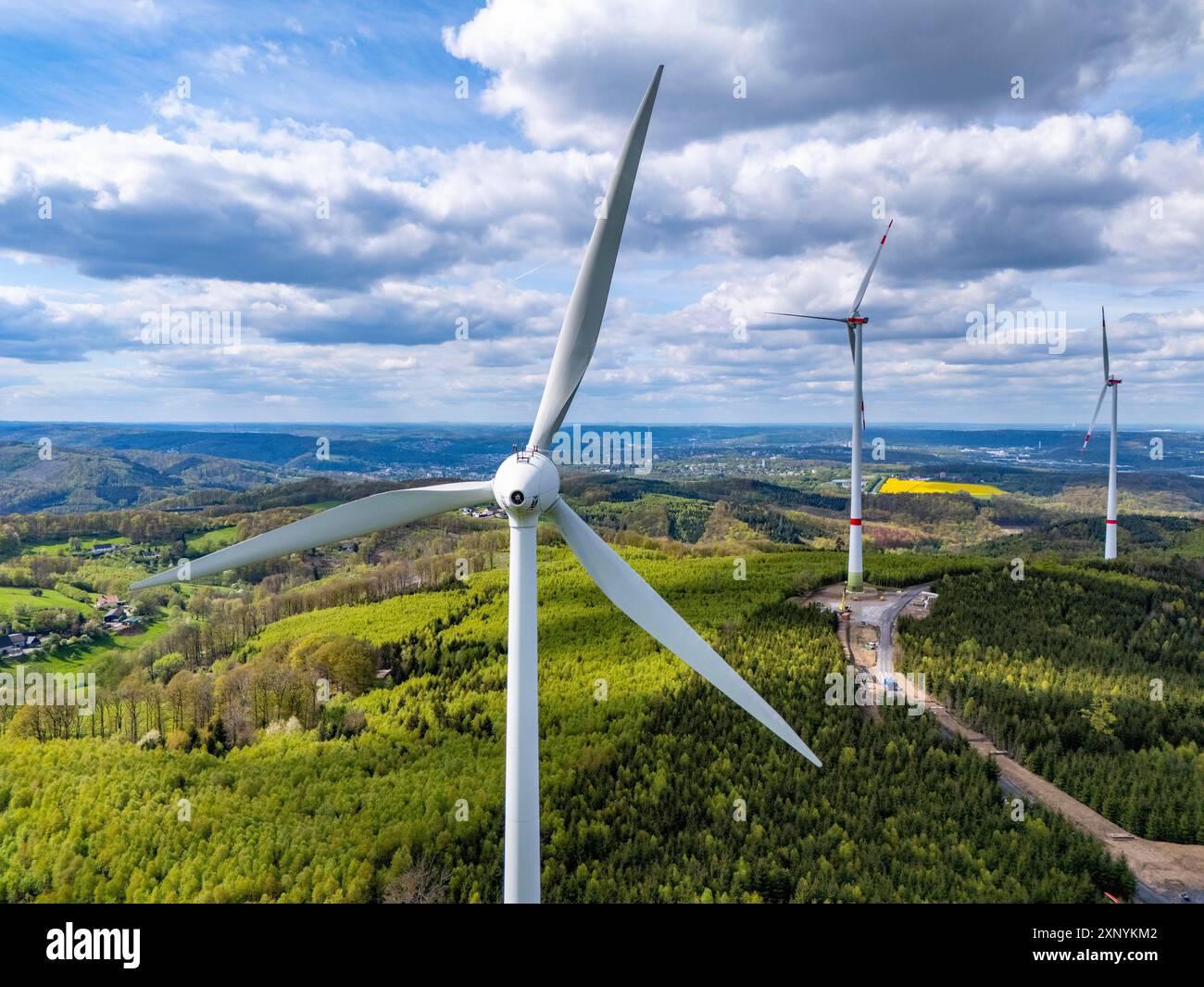 Erection of a wind turbine, wind energy plant, assembly of the ring ...