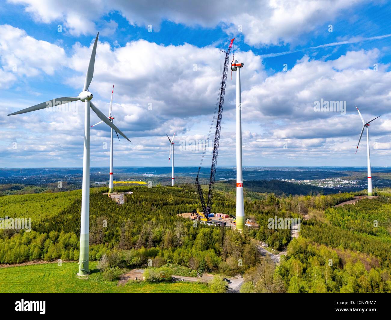 Erection of a wind turbine, wind energy plant, assembly of the ring ...