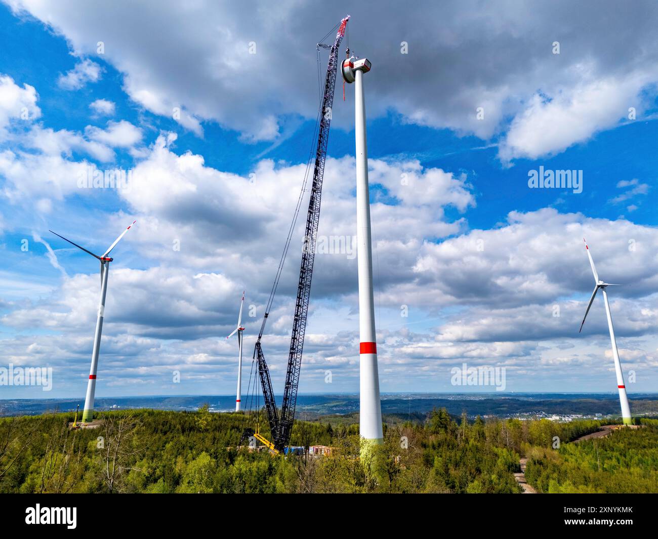 Erection of a wind turbine, wind energy plant, assembly of the ring ...