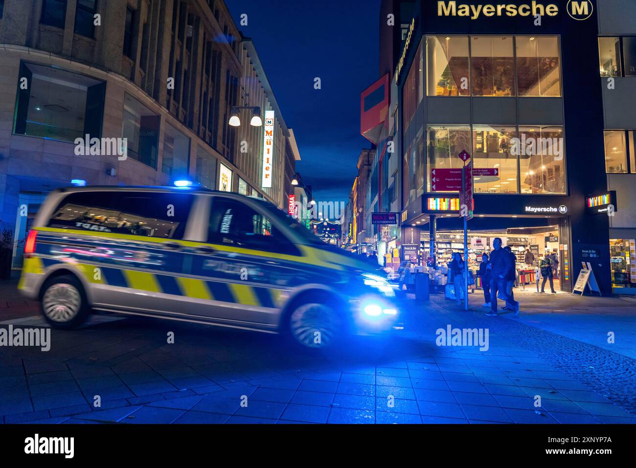 Police patrol car, on the way to an operation in the city centre ...
