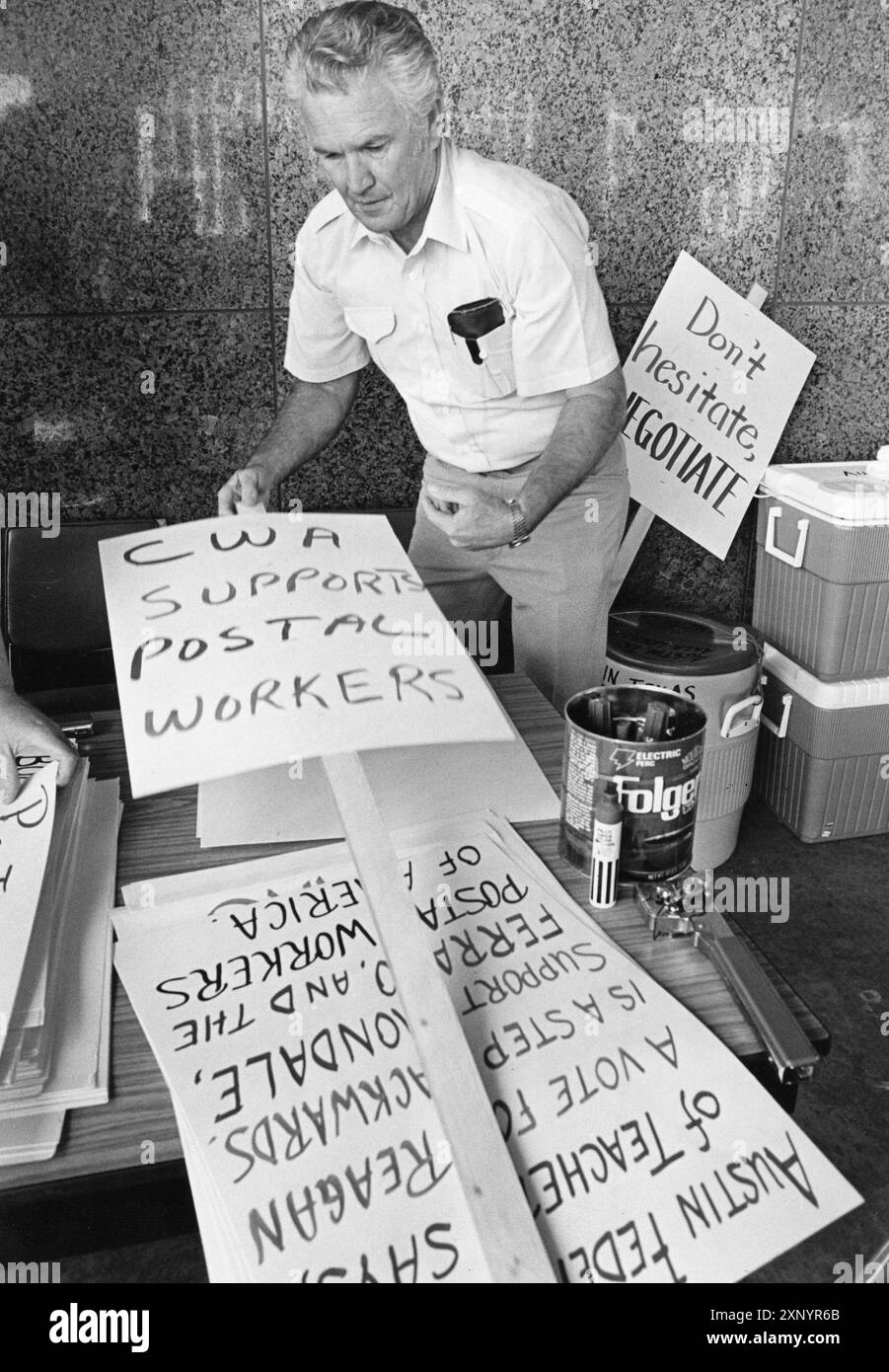 Strike protest signs Black and White Stock Photos & Images - Alamy