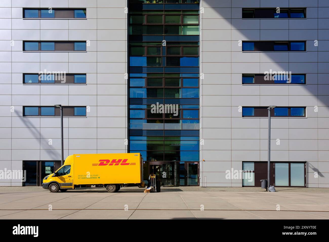 DHL vehicle, behind it the Cologne crane houses, Cologne, Germany Stock ...