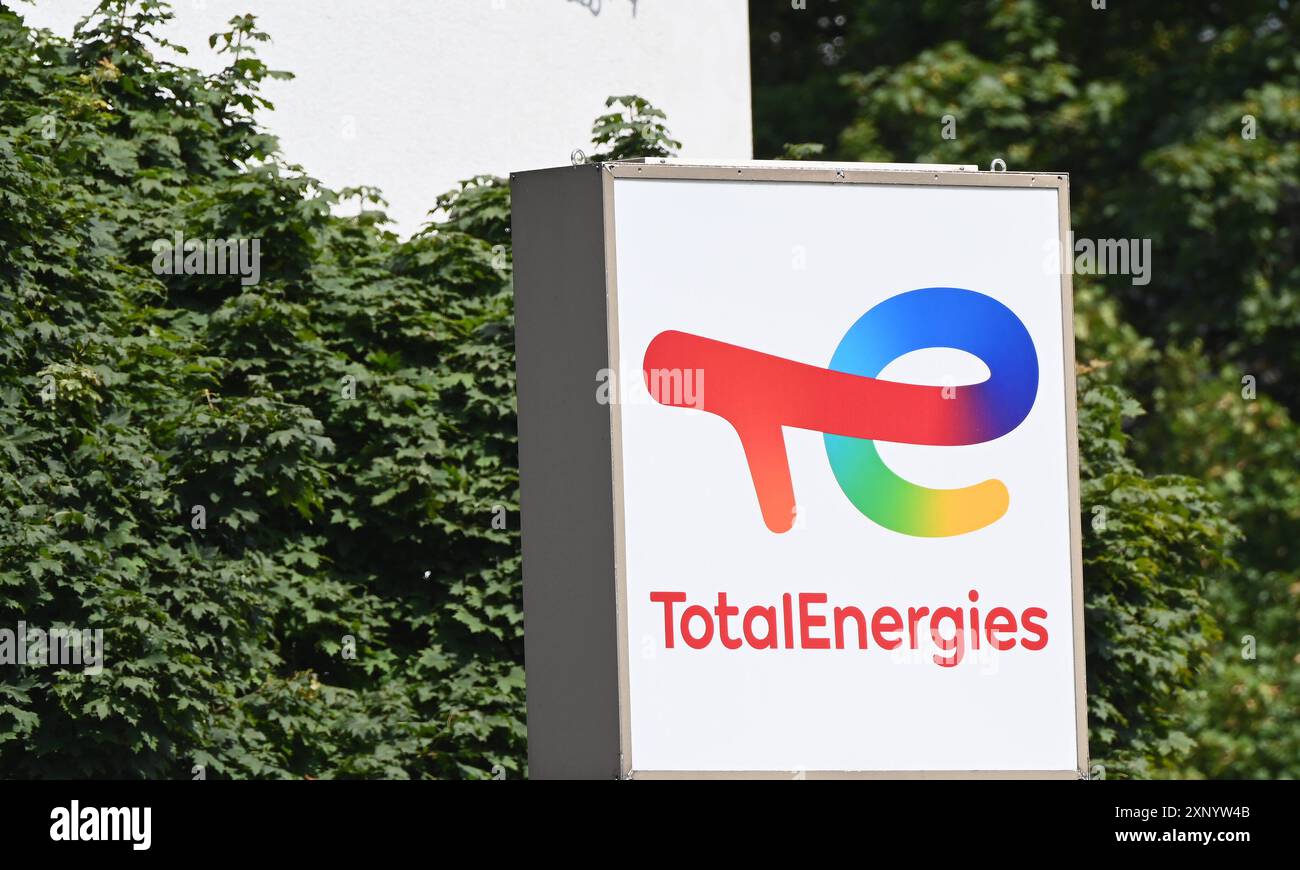 Tankstelle von TotalEnergies *** TotalEnergies filling station Stock ...