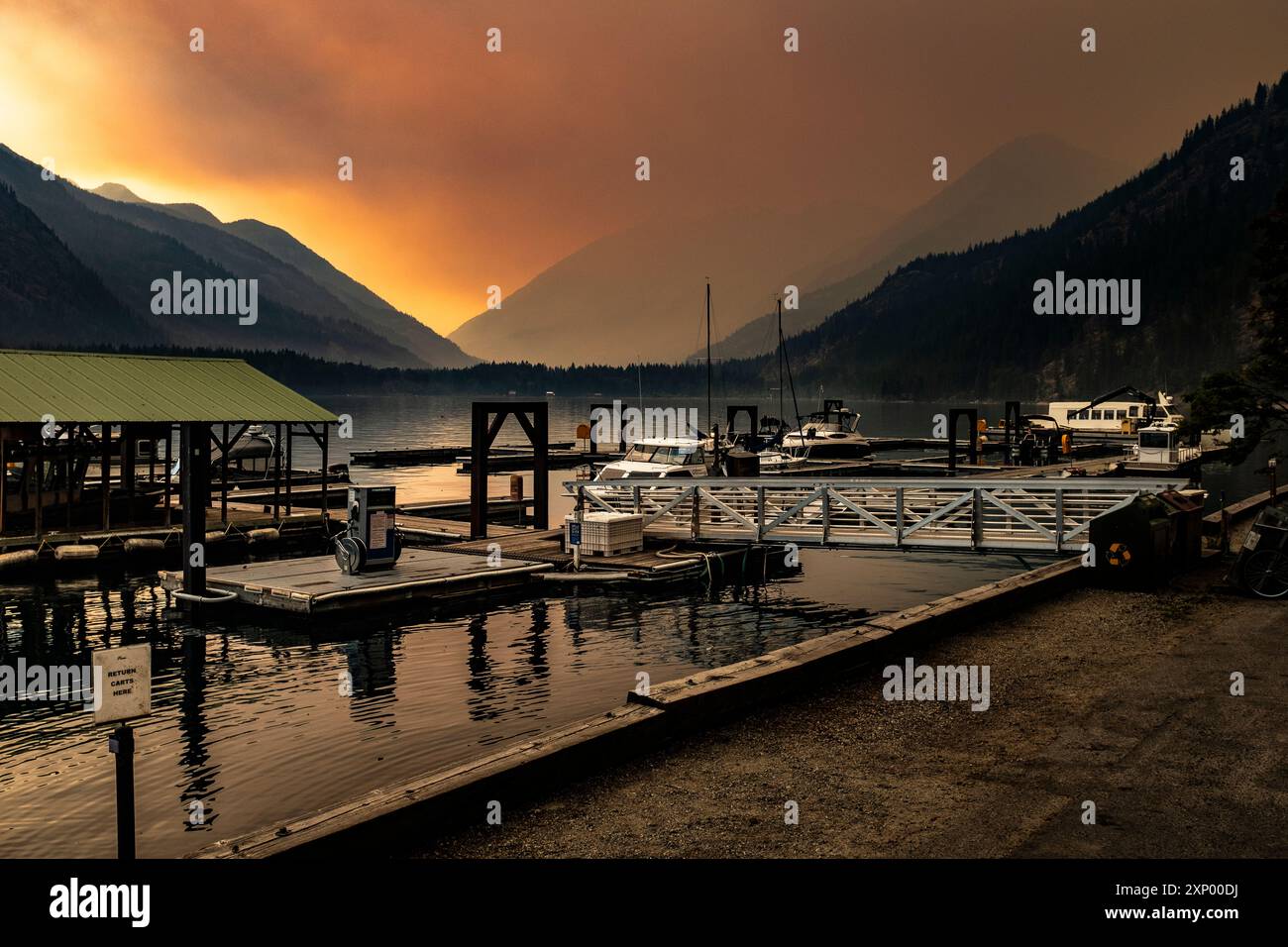 WA26009-00....WASHINGTON - Stehekin Valley filled with wildfire smoke ...