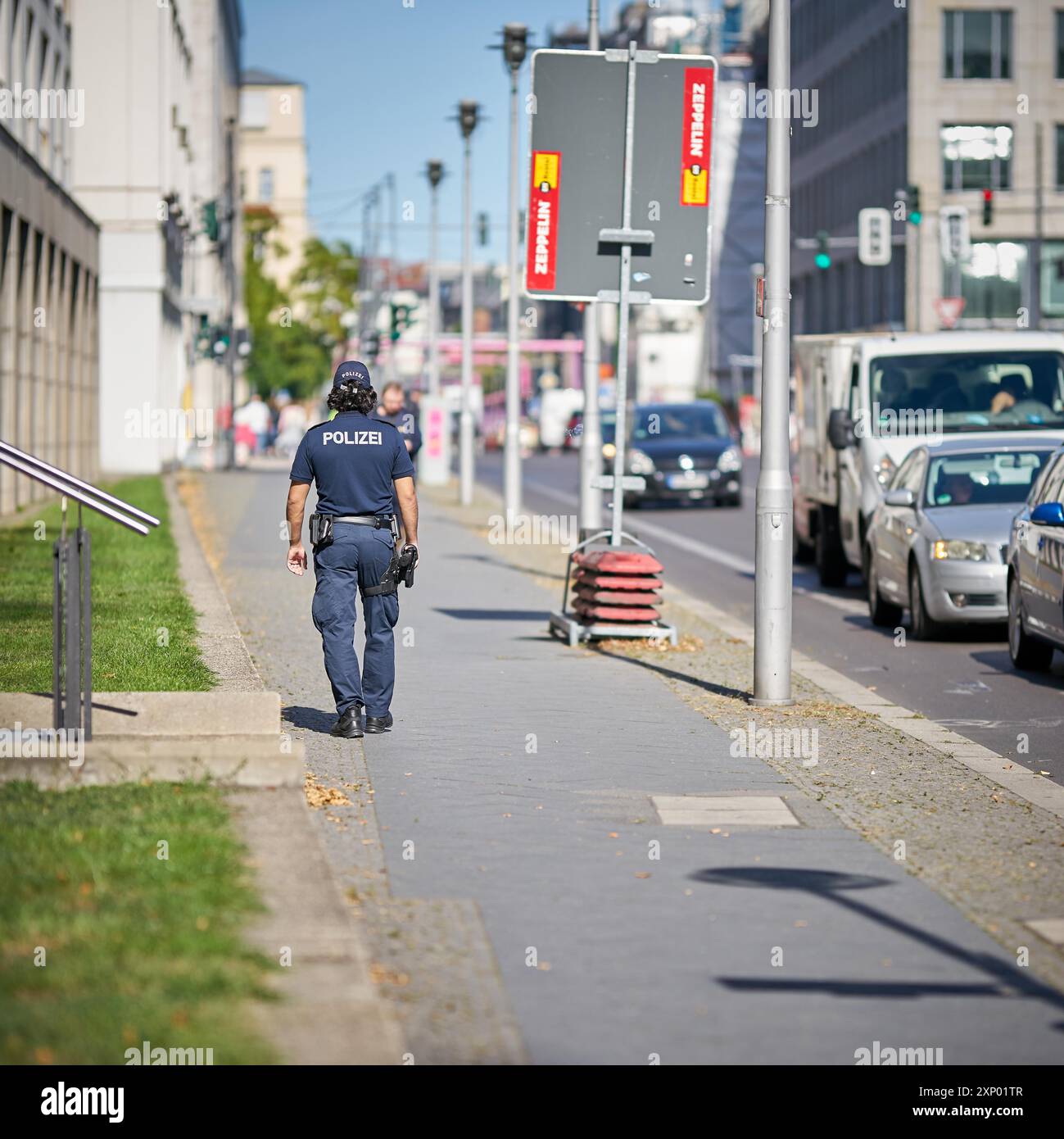 Armed police officer for arrest Stock Photo - Alamy