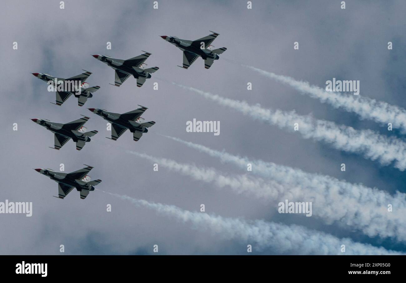 The United States Air Force Air Demonstration Squadron "Thunderbirds ...