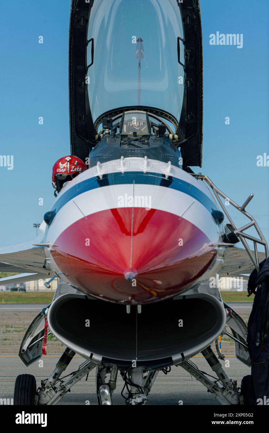 The United States Air Force Air Demonstration Squadron "Thunderbirds ...