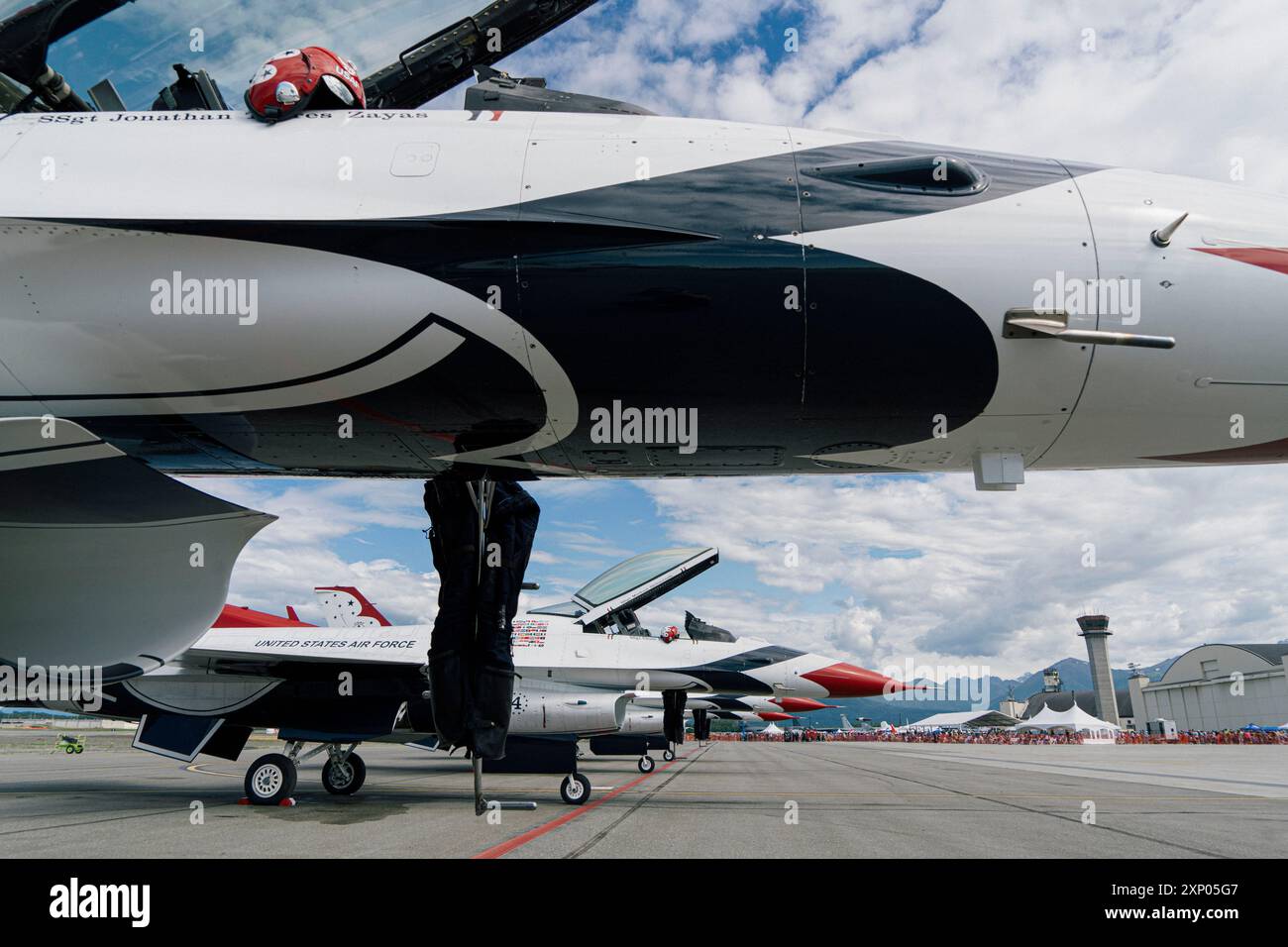 The United States Air Force Air Demonstration Squadron "Thunderbirds ...