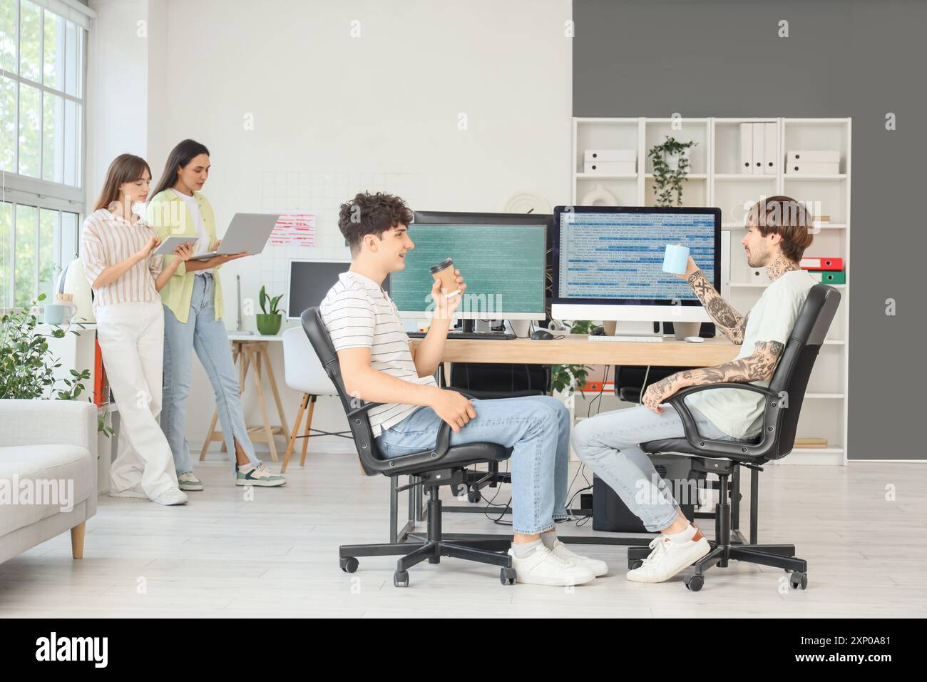 Group programmers sitting table hi-res stock photography and images - Alamy