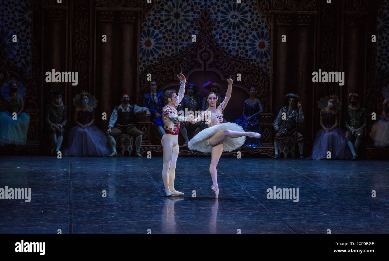 Deutsche oper berlin dance hi-res stock photography and images - Alamy