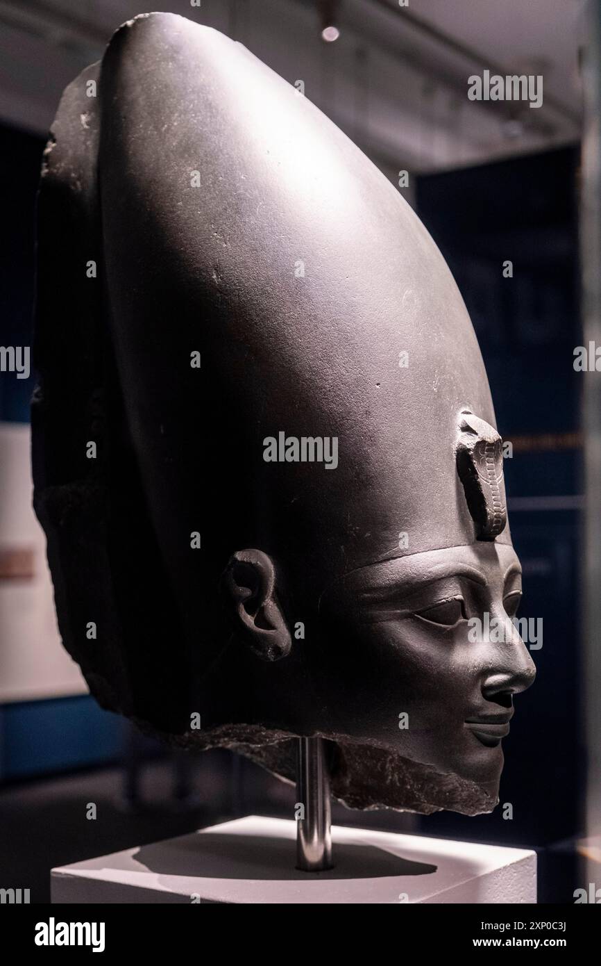 Head of pharaoh Tuthmosis III, green siltstone, 18th dynasty, reign of ...