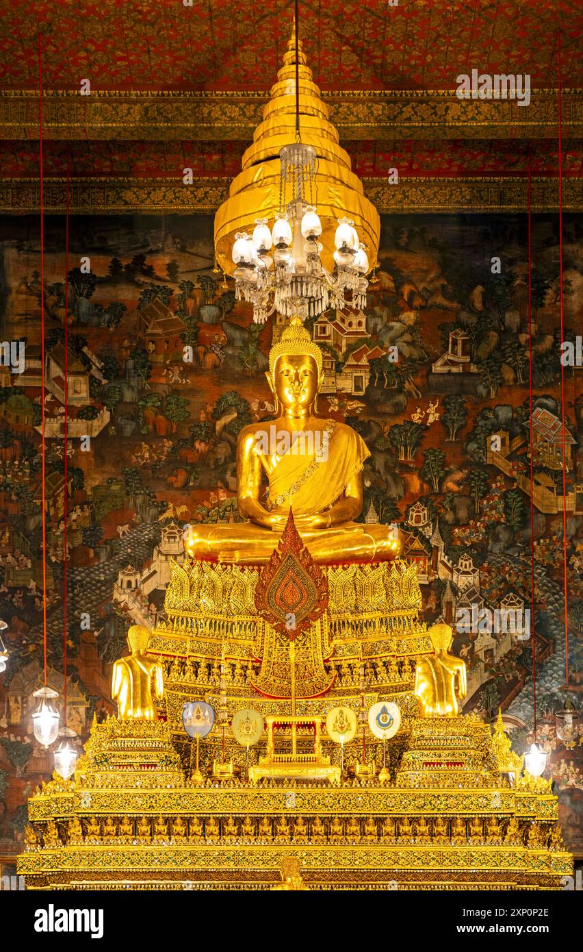 Gilded Buddha statue at the Phra Ubosot ordination hall, Wat Pho ...