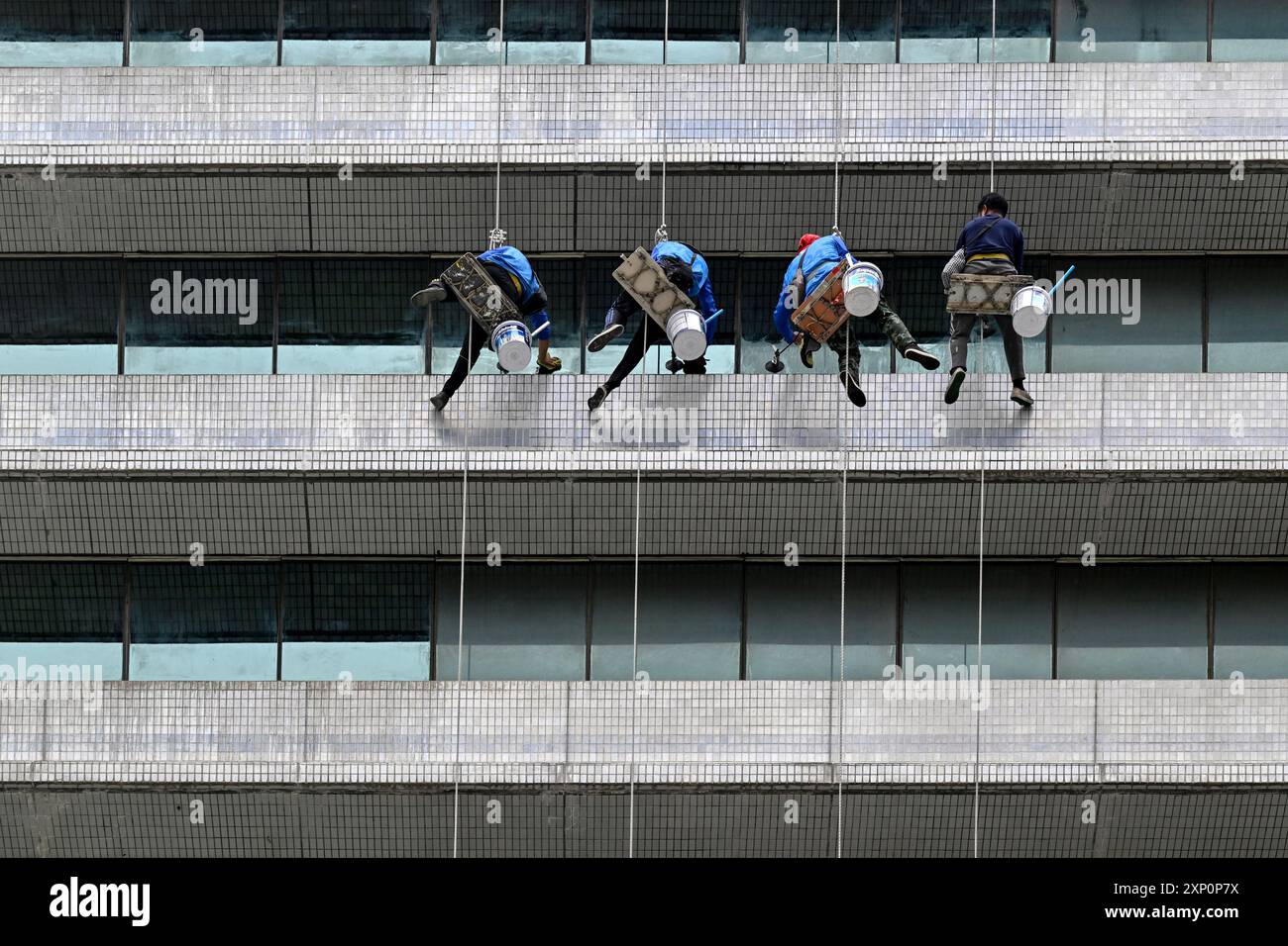 Facade cleaning hi-res stock photography and images - Alamy