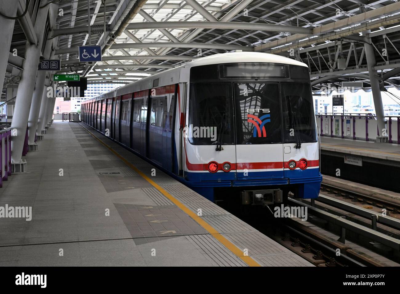 Bts skytrain stop bangkok hi-res stock photography and images - Alamy