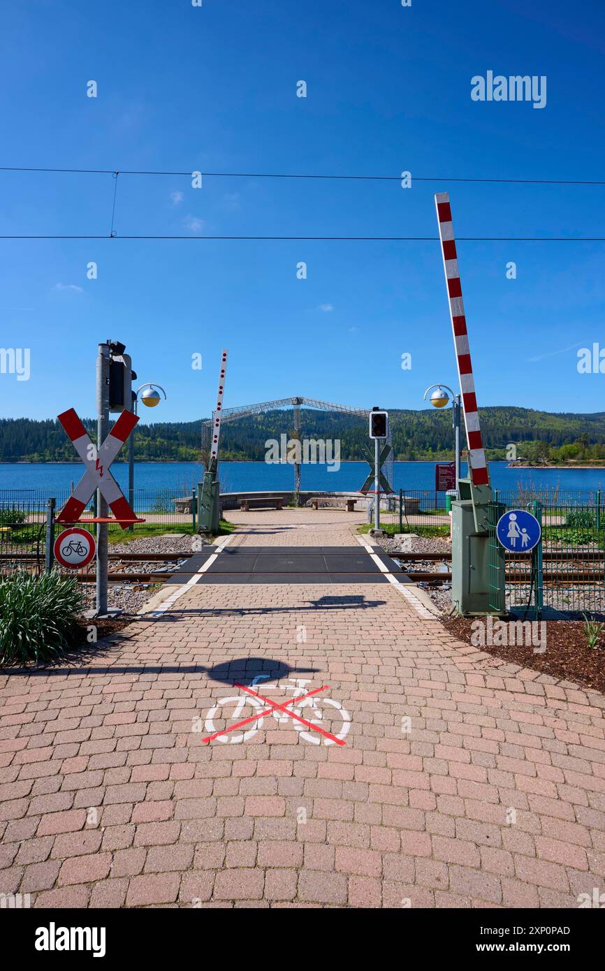 German railroad crossing sign hi-res stock photography and images - Alamy