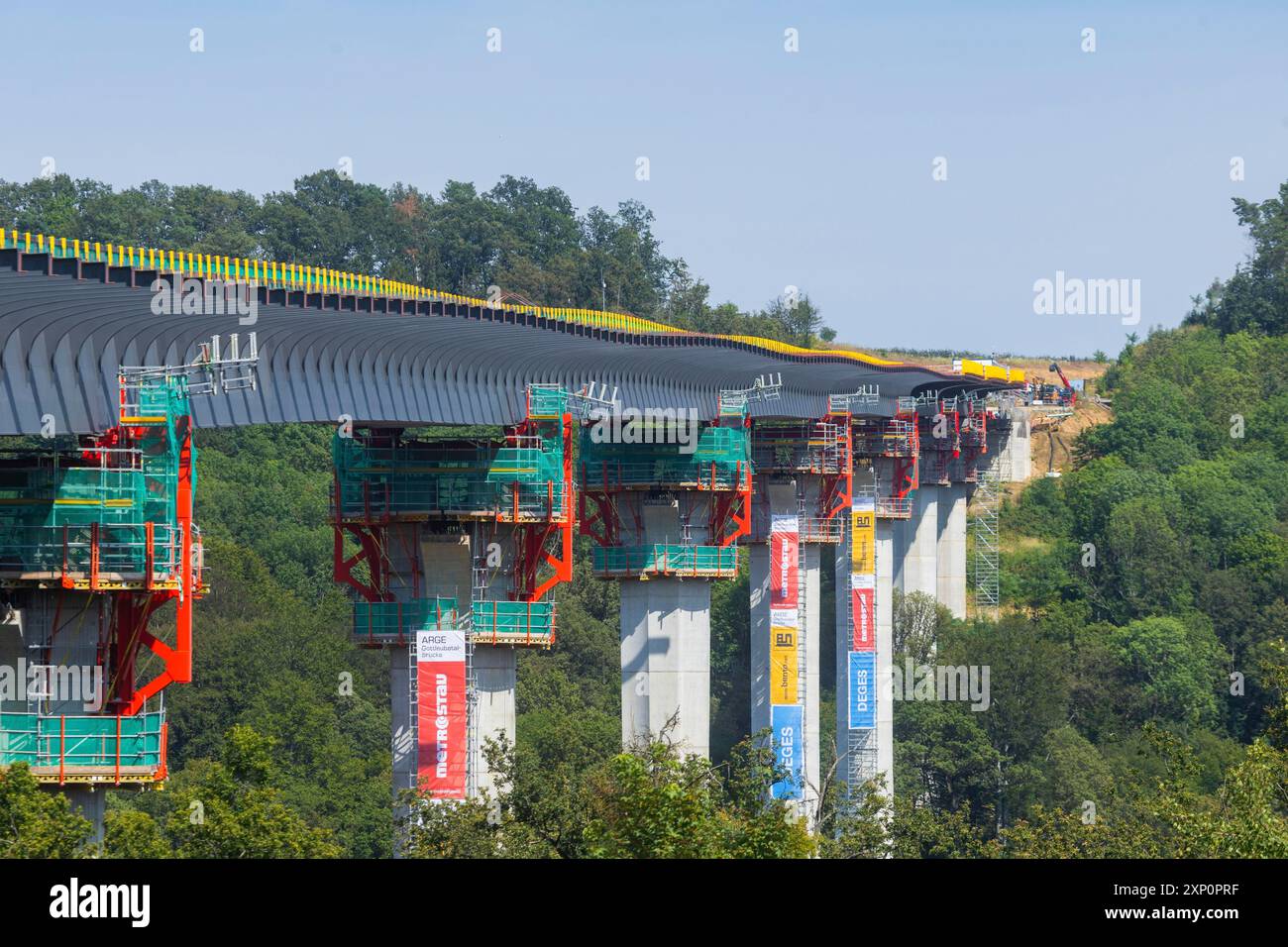 The new bridge on the Pirna southern bypass will be 916 metres long, 70 ...