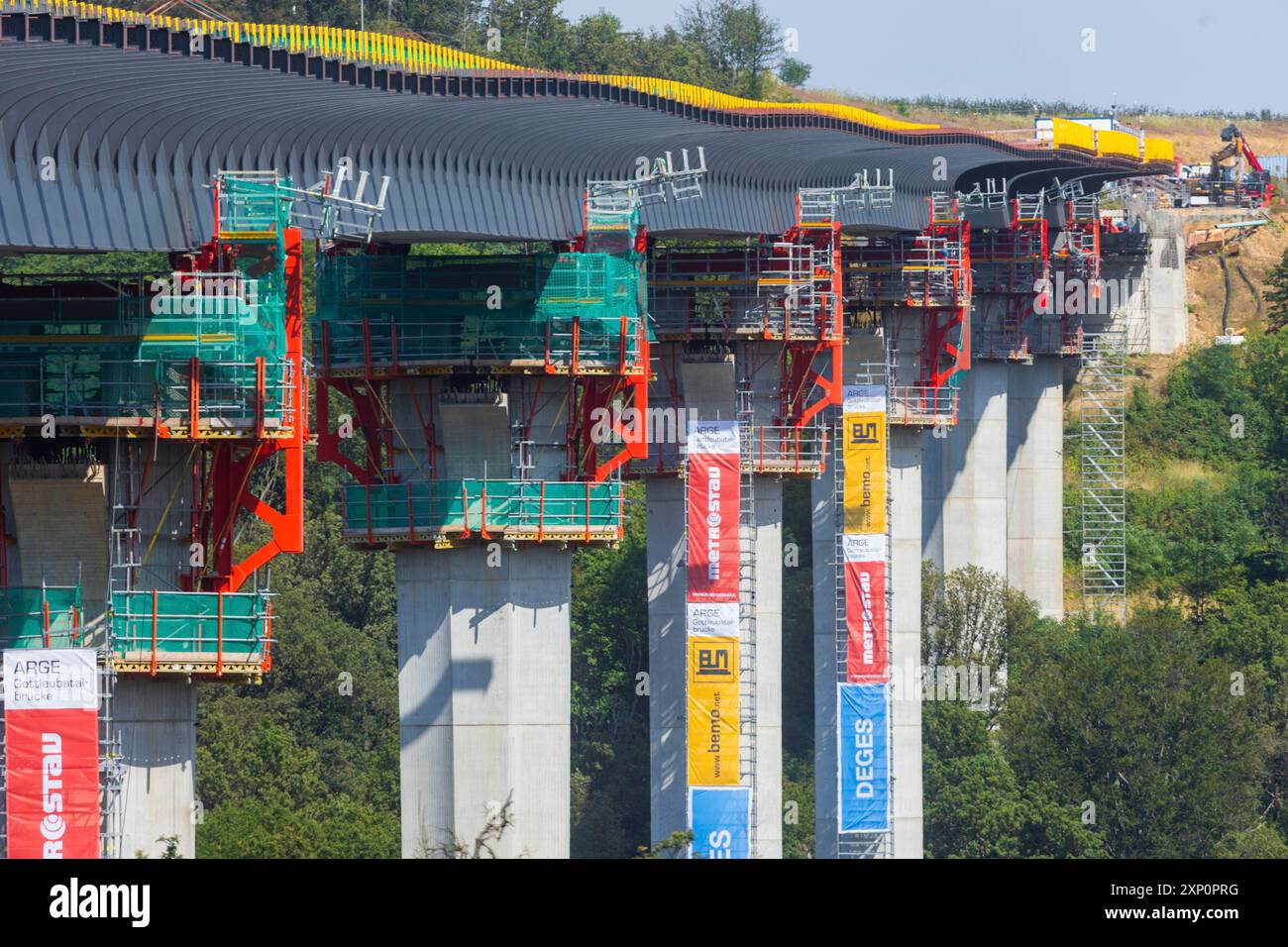 The new bridge on the Pirna southern bypass will be 916 metres long, 70 ...