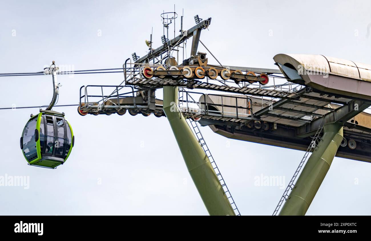 Cable car cables wheels hi-res stock photography and images - Alamy