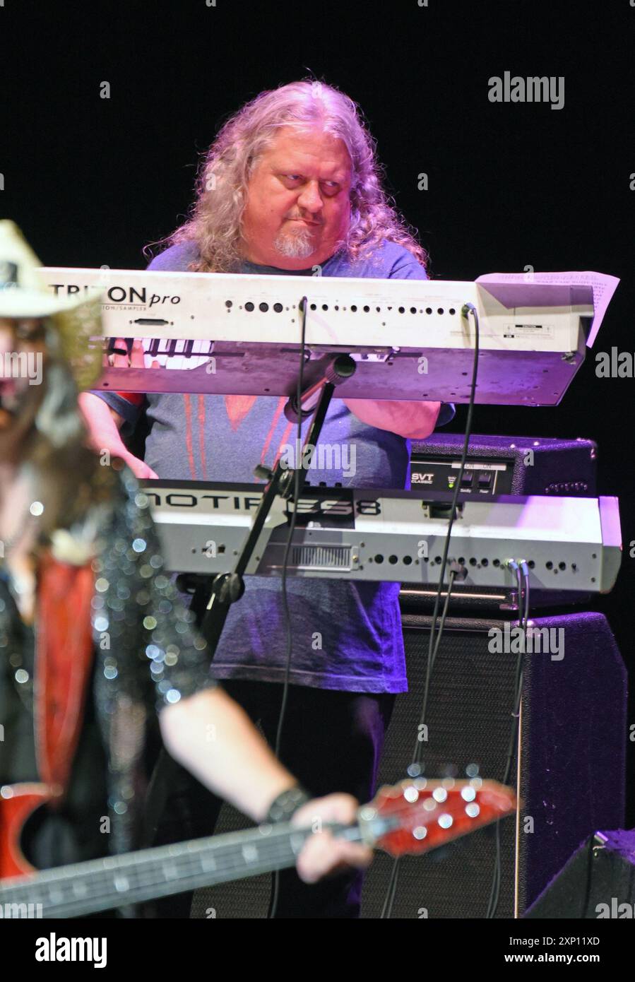 Jefferson Starship, Chris Smith on stage for Dave Mason's Traffic Jam ...